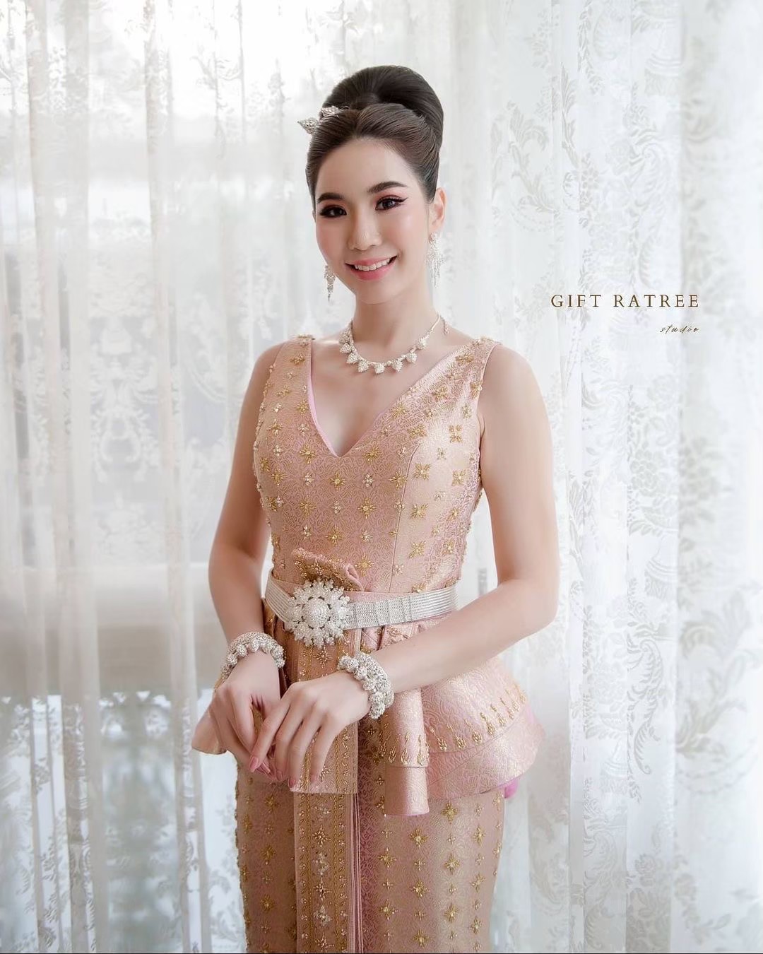 ชุดไทย – GIFT RATREE-Studio