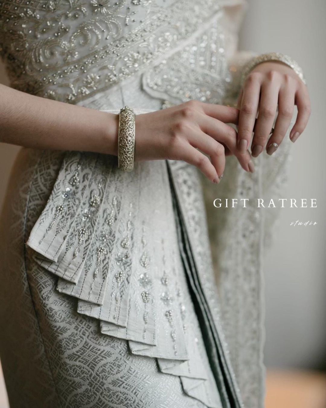 ชุดไทย – GIFT RATREE-Studio